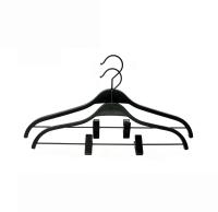 China Non-slip non-marking plastic clothes hanger with clips that does not blister for clothing stores for sale
