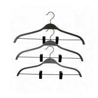China Non-slip non-marking plastic clothes hanger with clips that does not blister for clothing stores for sale