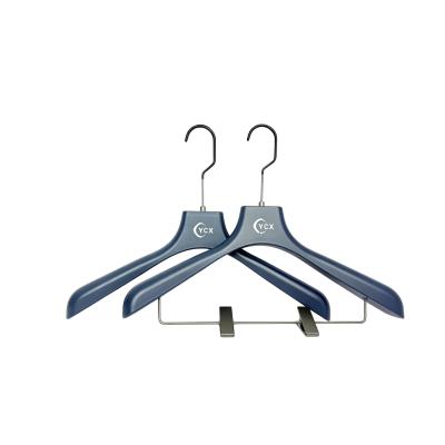 China Thickened and wide-shouldered non-slip suit hanger and coat hanger for hotels and clothing stores for sale