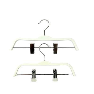China Thickened non-slip mark-free children's plastic trouser hangers for clothing stores in various sizes for sale