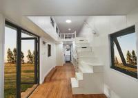 China Metal Roof Prefabricated tiny House on wheels With Air Conditioning And Furniture Options for sale