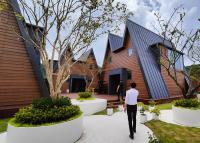 China Prefabricated Cabins The Little Log House Company With  Light Steel Framing Beautiful Wooden House Resort Bunglalow for sale