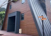 China Prefabricated Cabins Lodges With Hot Tubs Light Steel Framing Beautiful Wooden House Resort Bunglalow for sale
