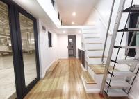 China Modern Prefab Modular Home Luxury Caravan Tiny House On Wheels Shipped By 40 FR Shipping Container for sale