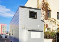 China Mobile Prefab Tiny House On Wheels | Road-Ready Compact Home Cider Box for sale