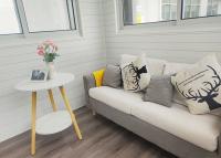 China SA Compliant ICC-ES Tiny Studio Mobile On-Wheel Prefab Tiny Home, Full Assembly Small House Kits for sale