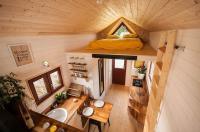 China Fast Delivery  Mini Caravan Travel Camper Camping Tiny House On Wheels for sale