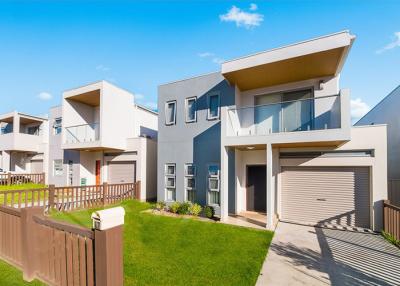 China Affordable Prefab House Steel Structure Villa Modern Two-Stories Building Town Hosue for sale