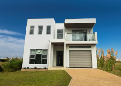 China Prefabricated Light Steel Homes: Earthquake Proof Residential Steel House Construction for sale