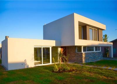 China Security Steel Prefabricated Homes / Modern Prefab Homes 8mm Pvc Ceiling Panel Ceiling for sale