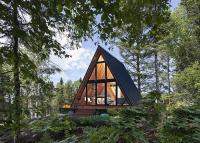 China Australia Standard Light Steel Prefabricated Triangle Building With WPC Board Wall for sale