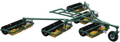 China Golf Hand Push Ball Picking Machine 22-Inch Collection Width 10-Gallon Capacity for sale
