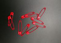 China Red Steel Safety Pins - Heavy Duty 1.5 Inch Fasteners for Crafts, Clothing & Upholstery for sale