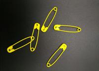 China Yellow Safety Pins - High-Carbon Steel Heavy Duty Fasteners for Textiles, Crafts & Industrial Use for sale