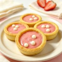 China Bite Sized Snack Strawberry Filled Soft Cookie With Melt In Mouth Texture for sale