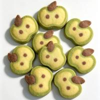 China Crunchy Delicious Apple Shaped Cookies Green Apple Flavor Party Dessert for sale