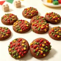 China Colorful Chocolate Chip Cookies Crispy Edible Snack & Party Decor Sweet Round Biscuit for sale