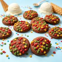 China OEM ODM Gift Pack Colorful Chocolate Chip Cookies Tasty Treats Round Shortbread for sale