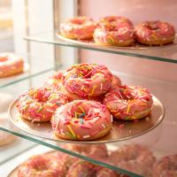 China Crisp Crunch Sweet Donut-Shaped Cookies (Strawberry Flavor)  Eye-catching Sprinkle Decor for sale