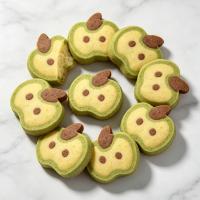 China Mouthwatering Juicy Crispy Apple Shaped Cookies Office Treats Kids for sale