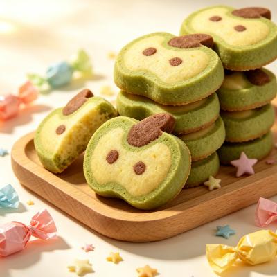 China Crunchy Delicious Apple Shaped Cookies Green Apple Flavor Party Dessert for sale