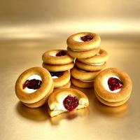 China Natural Dried Fruit Topping Cranberry Mini Pizza Cookies Mild Sweet Breakfast Biscuit for sale