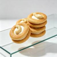 China Kid Friendly Fun Shape Cashew Mini Sandwich Cookies Creamy Filling Pastry for sale