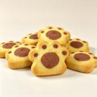 China Kawaii Pet Style Dessert Cat Paw Cookies Sweet Chocolate Center Crunchy Baked Goods For Sharing for sale
