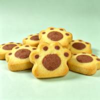 China Crunchy Sweet Snack  paw shaped cookies ODM Cute Cat Shaped Biscuits for sale