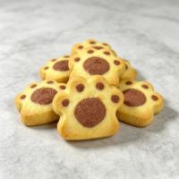 China Novelty Cartoon Shape Snacks Cat Paw Cookies Delicious Crisp Texture for sale