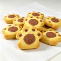 China Handmade Style Bakery Item Cat Paw Cookies Rich Milk Flavor  Holiday Gift Idea for sale