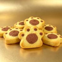 China Kawaii Pet Style Dessert Cat Paw Cookies Sweet Chocolate Center Crunchy Baked Goods For Sharing for sale