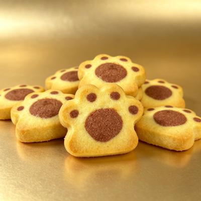 China Kawaii Pet Style Dessert Cat Paw Cookies Sweet Chocolate Center Crunchy Baked Goods For Sharing for sale
