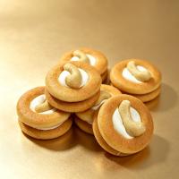 China Rich Milk Flavor Almond Mini Pizza-Shaped Cookies Tasty Cashew Topped Biscuits for sale