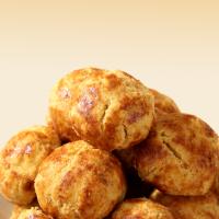 China Crunchy Butter Healthy Crispy Coconut Cookies Real Almond Pieces Tea Snack for sale