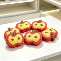 China Eye Catching Look Apple Shaped Cookies Popular Party Food Customized Packaging for sale