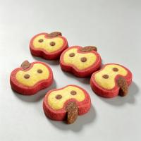 China Eye Catching Look Apple Shaped Cookies Popular Party Food Customized Packaging for sale