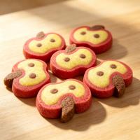 China Kids Leisure Snacks Red Apple Flavored Cookies Crisp Natural Fruity Aroma for sale