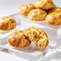 China Golden Round Baked Look Coconut Milk Nut Crisp Cookies Daily Leisure Nut Biscuit for sale