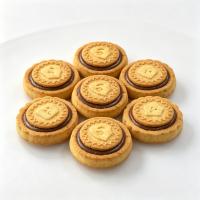 China Hazelnut Filled Pie Cookies Crispy Crust Attractive Round Shape Snack for sale