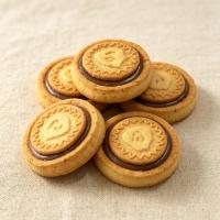 China Balanced Sweet Taste Hazelnut Pie Filled Cookies Daily Office Snack for sale