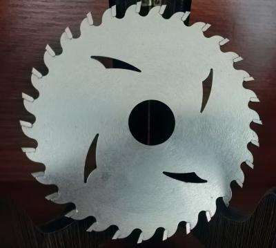 China Precision Cutting TCT Circular Saw Blade with Auto Welding and Grinding Machines for Electric Power Source for sale