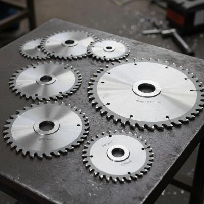 China Industrial Circular Saw Blades with 25.4 mm or 30 mm Bore and 0.125 Inches Kerf for Industrial Grade Cutting for sale