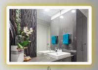China Wall Mounted Smart LED Bathroom Mirror 5mm Thickness Waterproof With Light for sale