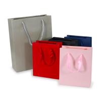 China Custom Printed White Cardboard Shopping Bag for Jewelry Clothing Shoes Packaging 250 GSM for sale