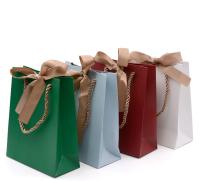 China Custom Printed White Cardboard Shopping Bag for Jewelry Clothing Shoes Packaging 250 GSM for sale