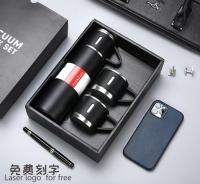 China Double Wall Stainless Steel Vacuum Flask 500ml Insulated Thermos with 3 Cups for sale