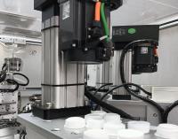 China Desiccant Caps Assembly Machine For Pharmaceutical And Health Care Separate Exits For Qualified And Unqualified Products for sale