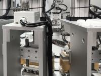 China Desiccant Caps Assembly Machine For Pharmaceutical And Health Care Separate Exits For Qualified And Unqualified Products for sale