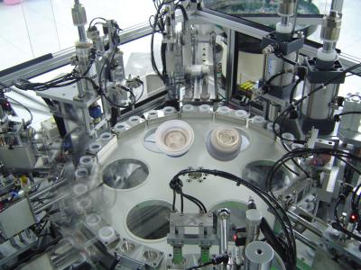 China European cover single pull ring cover assembly machine running speed, servo mechanism, stable performance, low post maintenance costs for sale